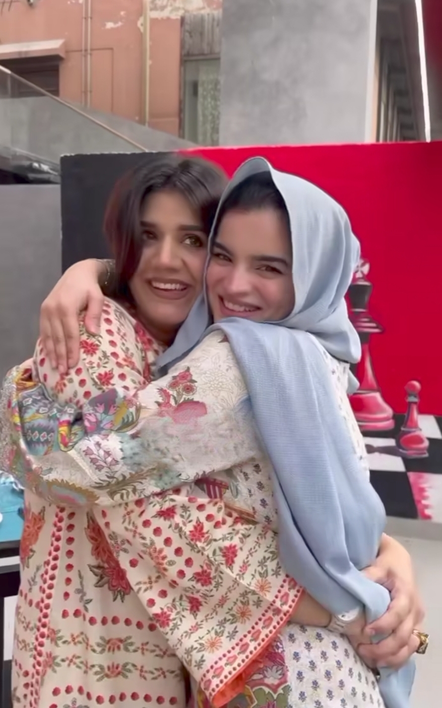 Kiran Ashfaque and Her New Born Spotted with Aliza Sultan | Reviewit.pk