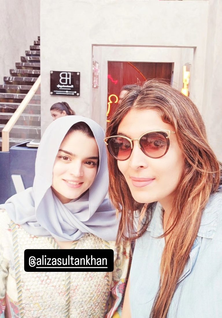 Kiran Ashfaque and Her New Born Spotted with Aliza Sultan | Reviewit.pk