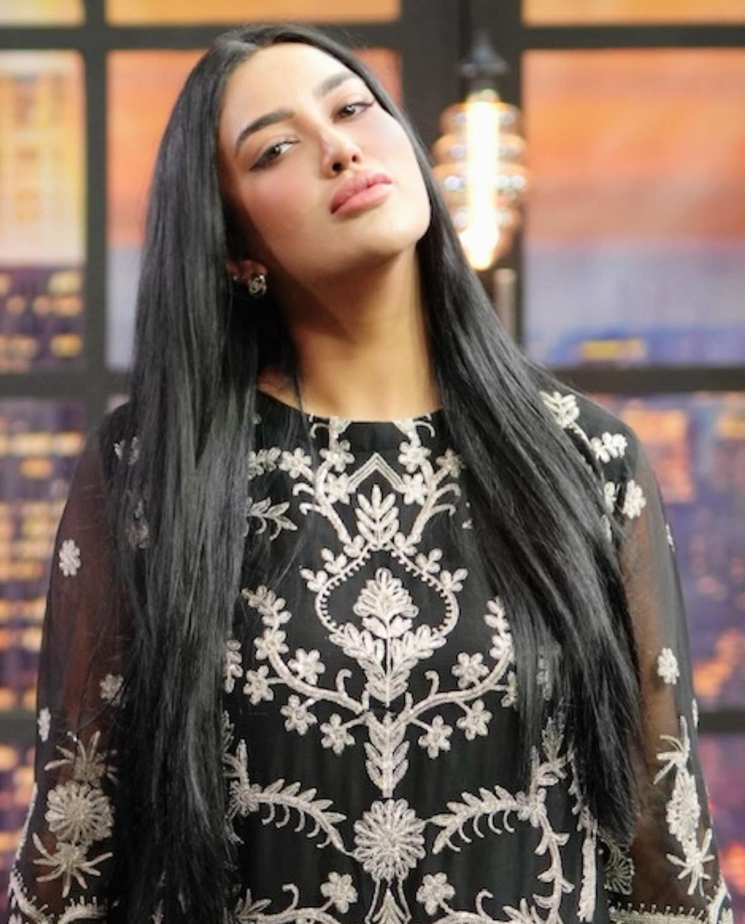 Mathira Thinks Pakistanis Consider Lust Love | Reviewit.pk