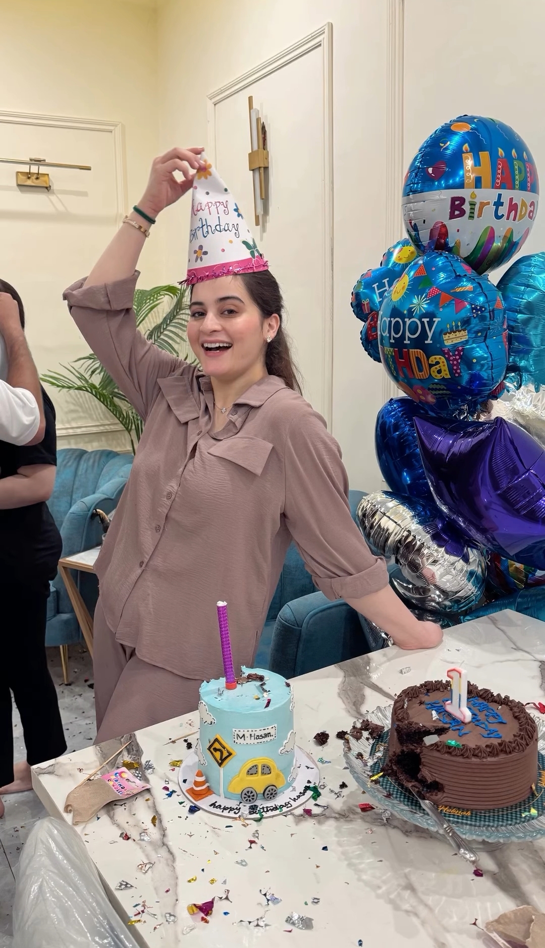 Minal Khan Son's First Birthday Celebration at Home | Reviewit.pk