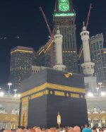 Singer Nimra Mehra Performs Umrah | Reviewit.pk