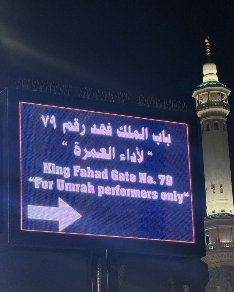 Singer Nimra Mehra Performs Umrah | Reviewit.pk