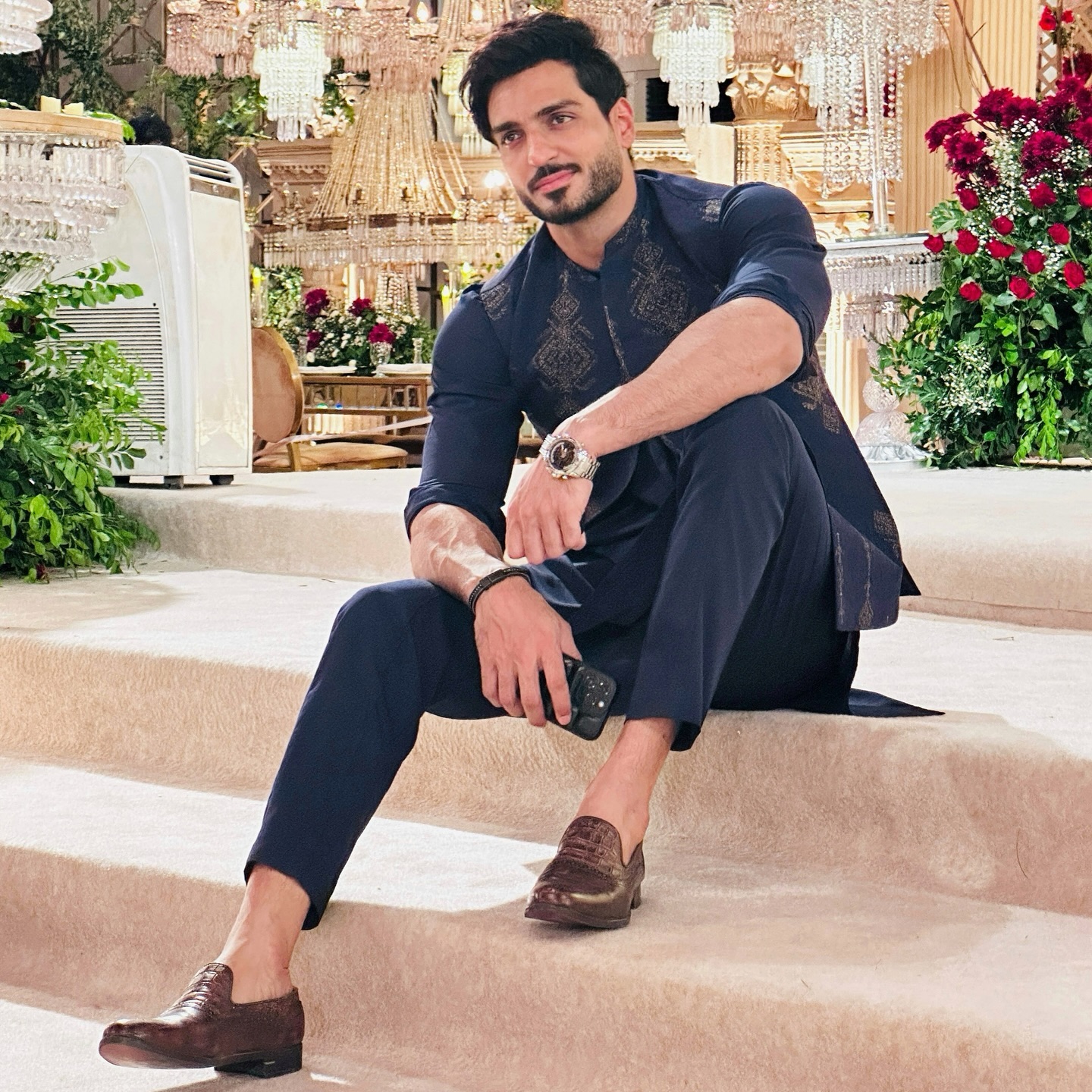 Omer Shahzad's Heartfelt Tears Over Lost Love | Reviewit.pk