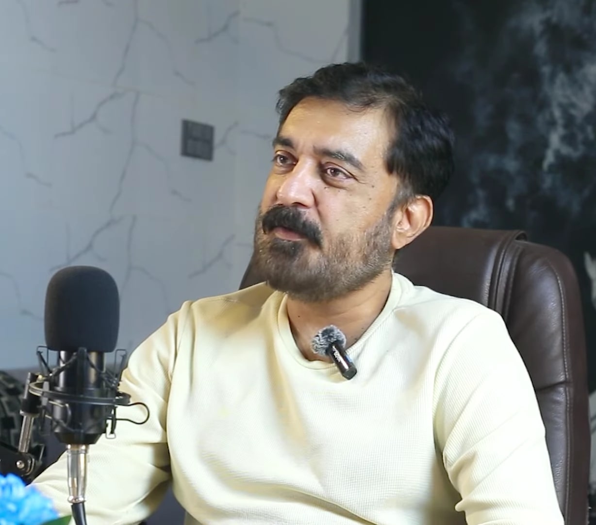 Sultan Rahi Destroyed Films Says Kabhi Main Kabhi Tum Producer ...