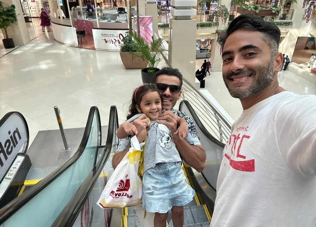 Adeel Hussain’s Heartwarming Sacrifice for Brother | Reviewit.pk