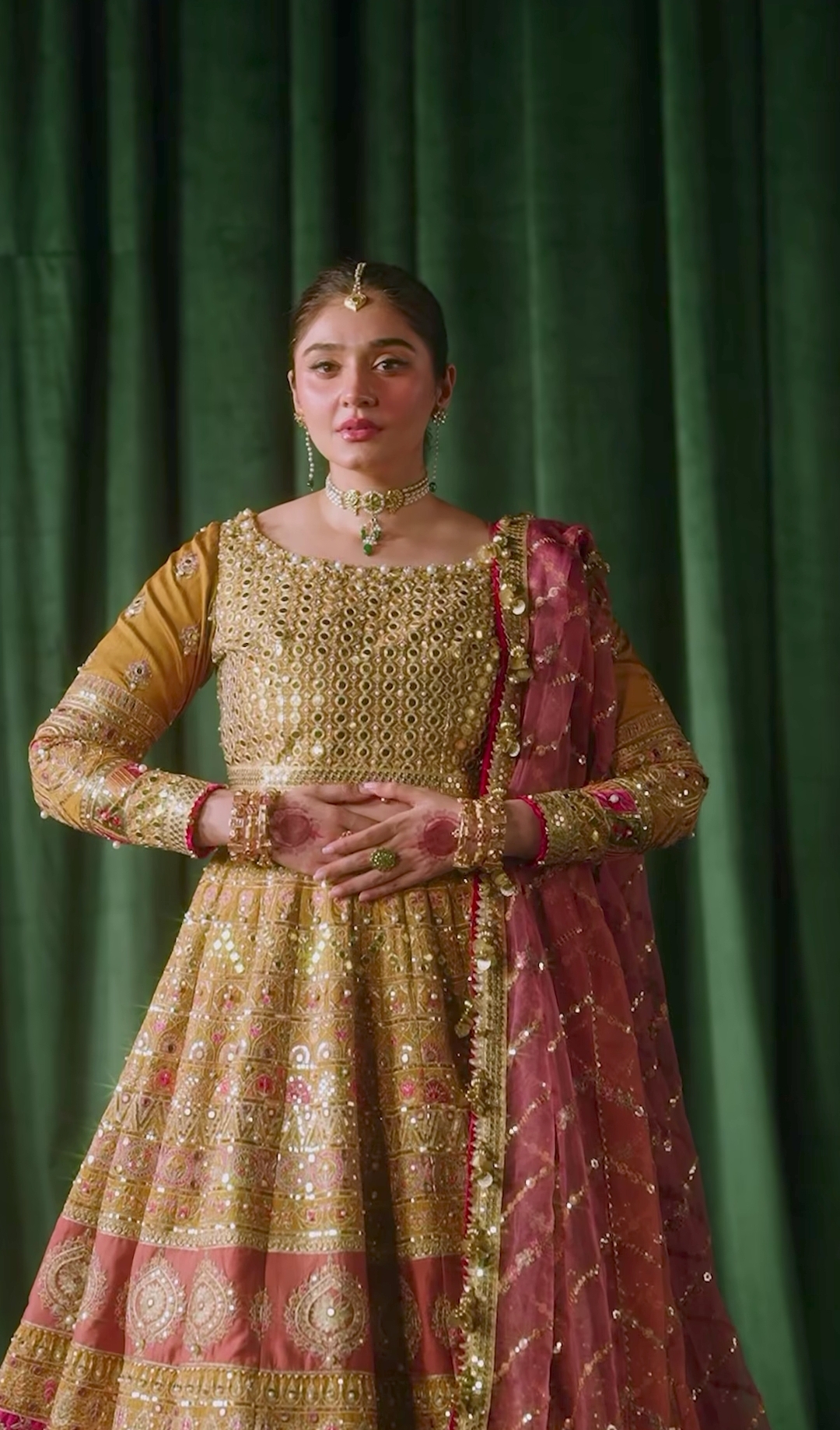 Durefishan Saleem Stuns in Mohsin Naveed Ranjha's New Festive ...