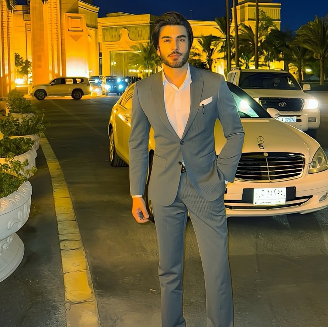 Imran Abbas Calls Out Nasir Adeeb for Discussing Reema’s Past | Reviewit.pk