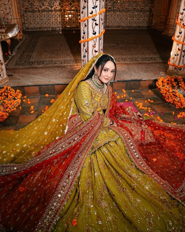 Pictures from Rajab Butt Mehndi Event | Reviewit.pk