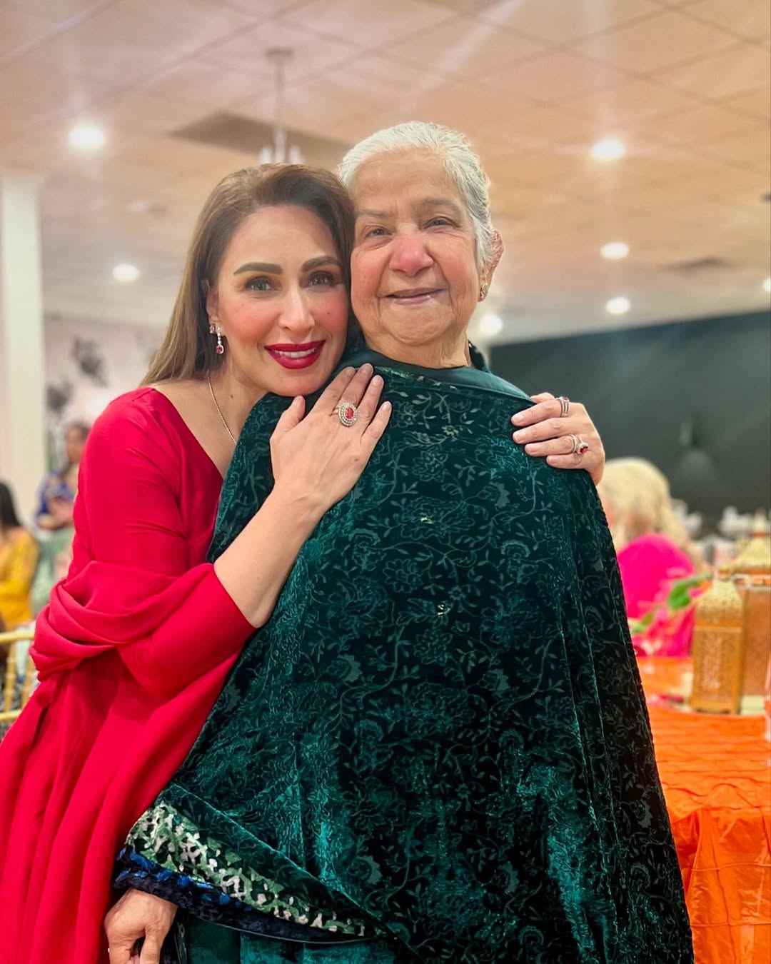 Reema Khan's Beautiful Tribute to Her Mother | Reviewit.pk