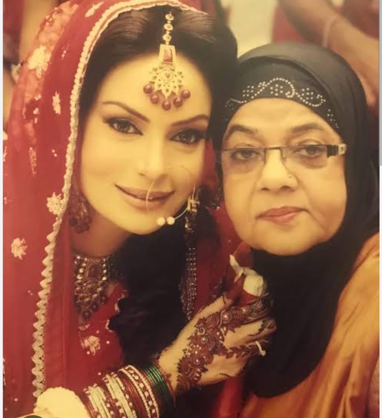 Sadia Imam's Emotional Connection with Late Mother | Reviewit.pk