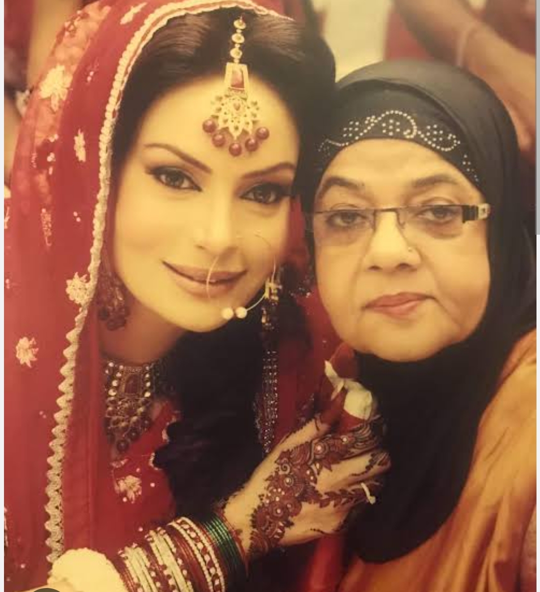 Sadia Imam's Emotional Connection with Late Mother | Reviewit.pk