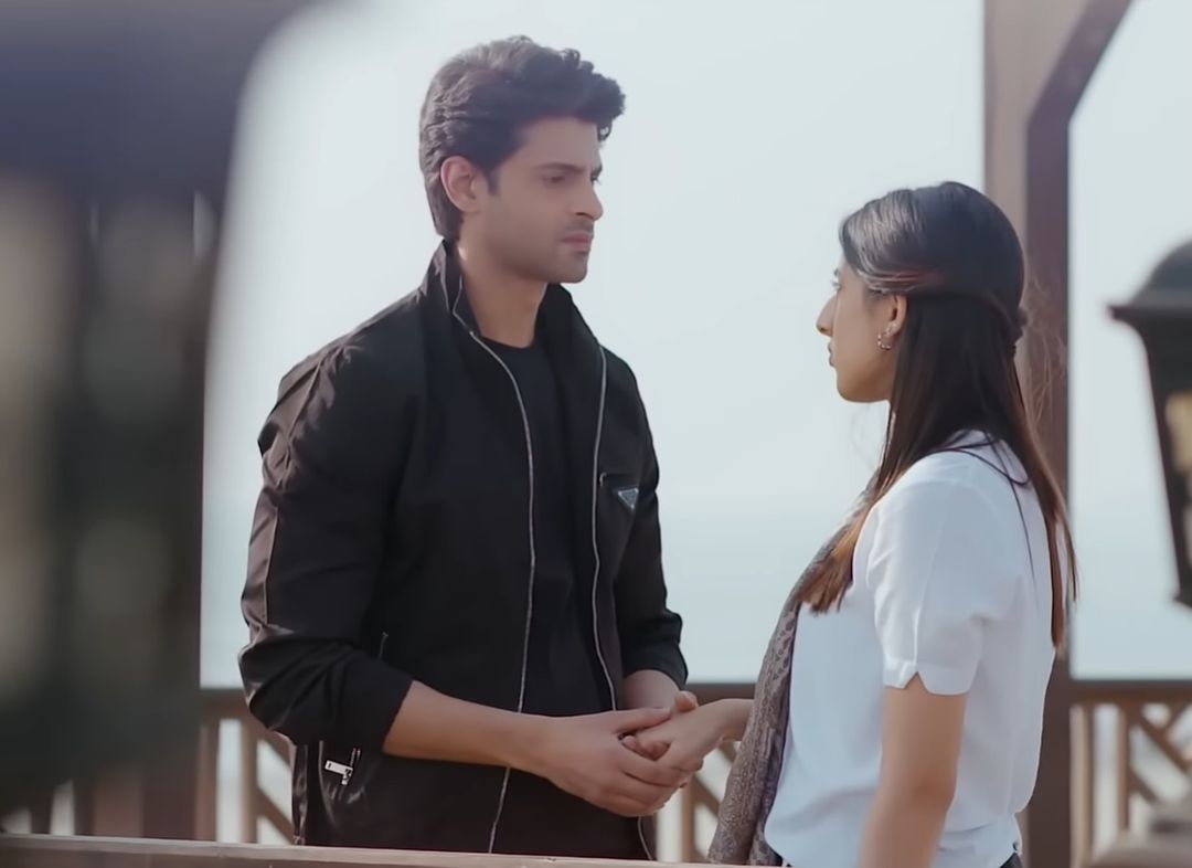 Bismil Fame Sherbano Rehmani Shares BTS Pictures from Drama | Reviewit.pk