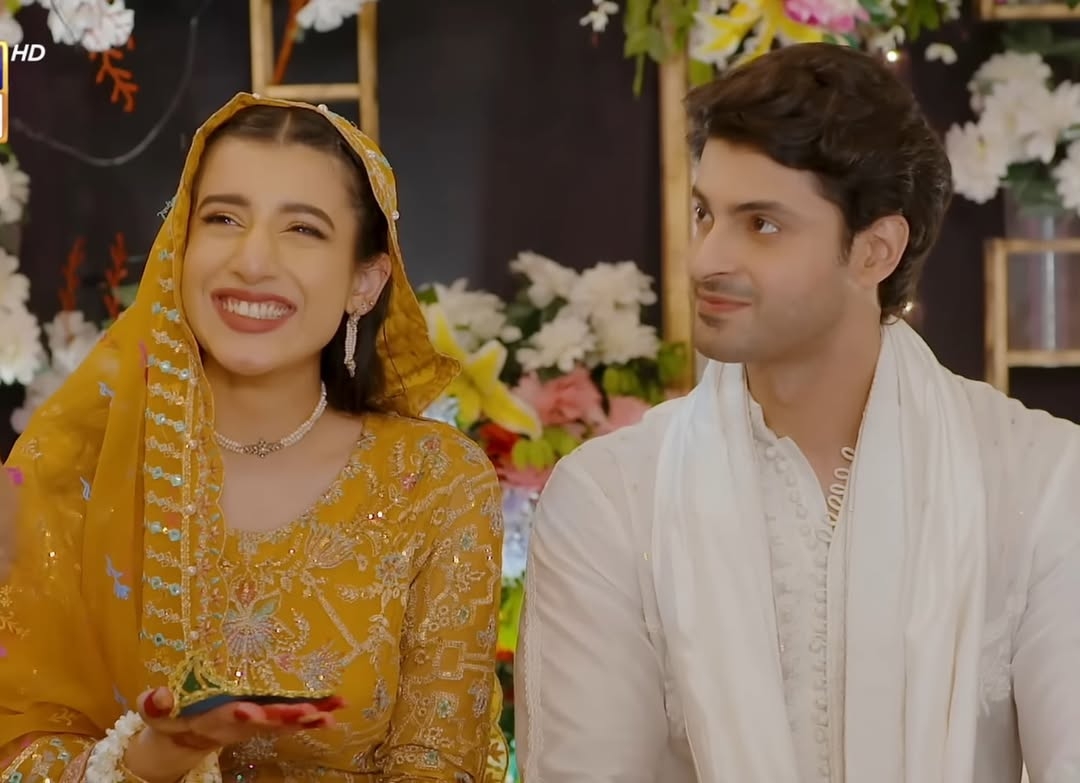 Bismil Fame Sherbano Rehmani Shares BTS Pictures from Drama | Reviewit.pk