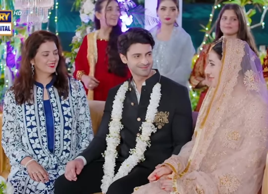 Bismil Fame Sherbano Rehmani Shares BTS Pictures from Drama | Reviewit.pk