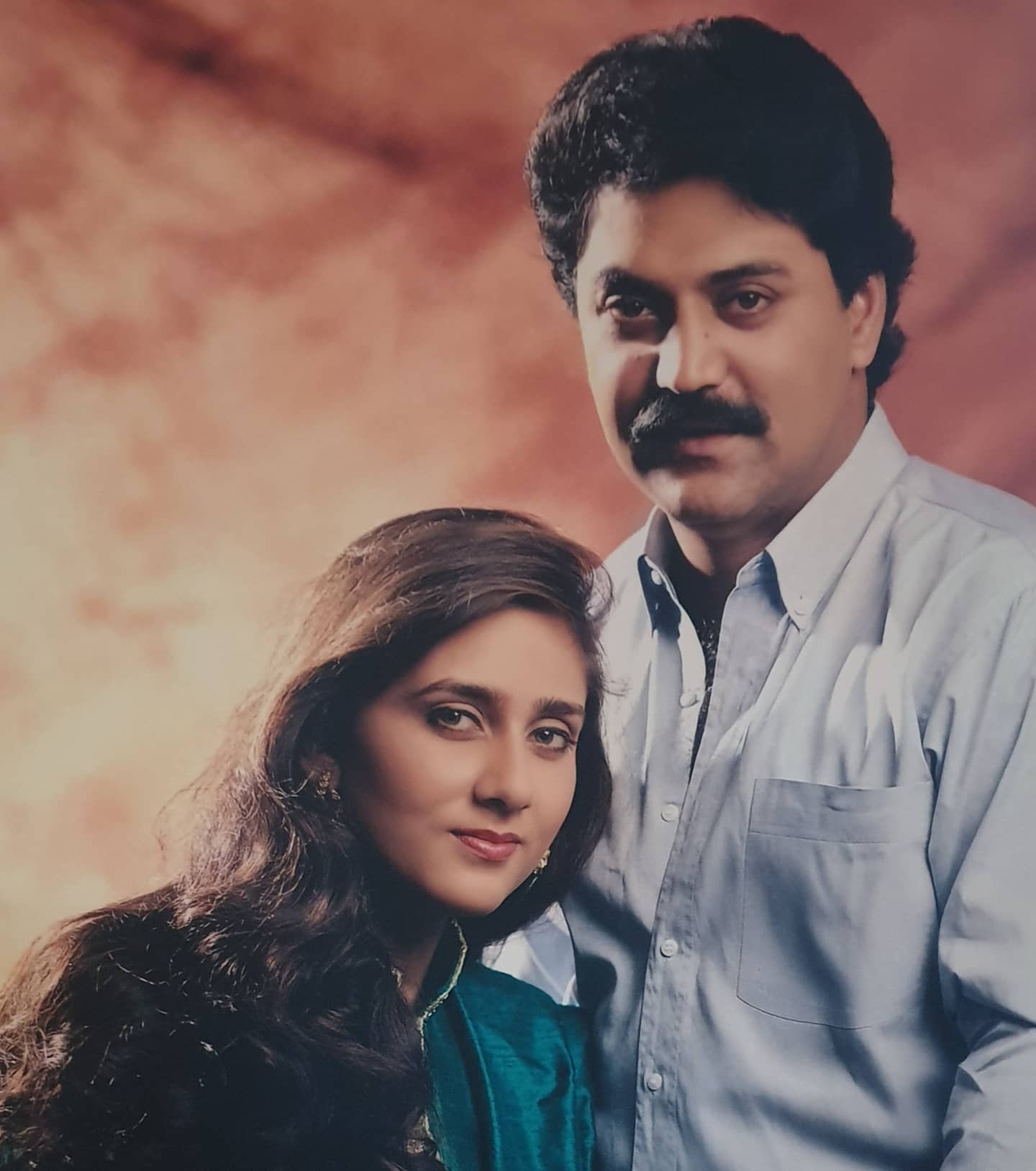 Asif Raza Mir's Wife Shares Cutest Anniversary Wish | Reviewit.pk