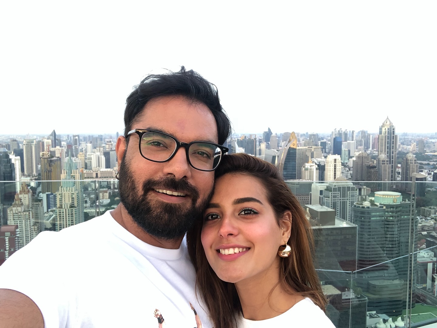 Iqra Aziz & Yasir Hussain Celebrate Wedding Anniversary In Style | Reviewit.pk