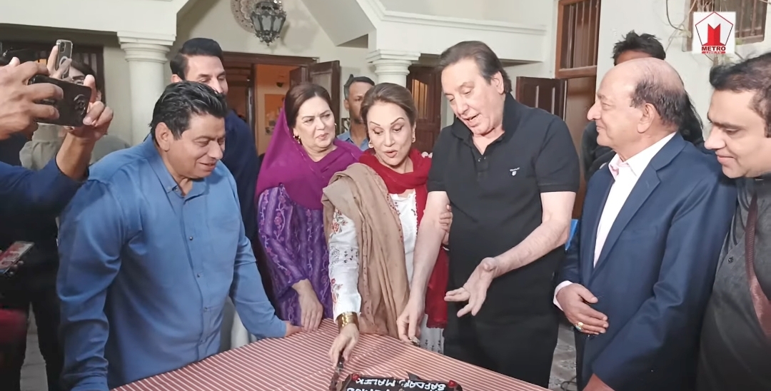 Javed Sheikh Celebrates 50 Years in Industry with Friends | Reviewit.pk