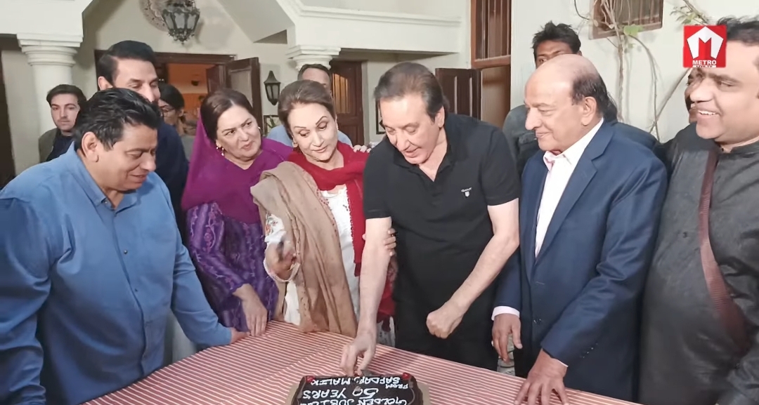 Javed Sheikh Celebrates 50 Years in Industry with Friends | Reviewit.pk