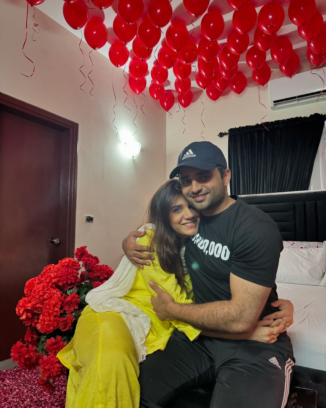 Kiran Ashfaque Hussein Dar Shares Pictures With Husband On Anniversary ...