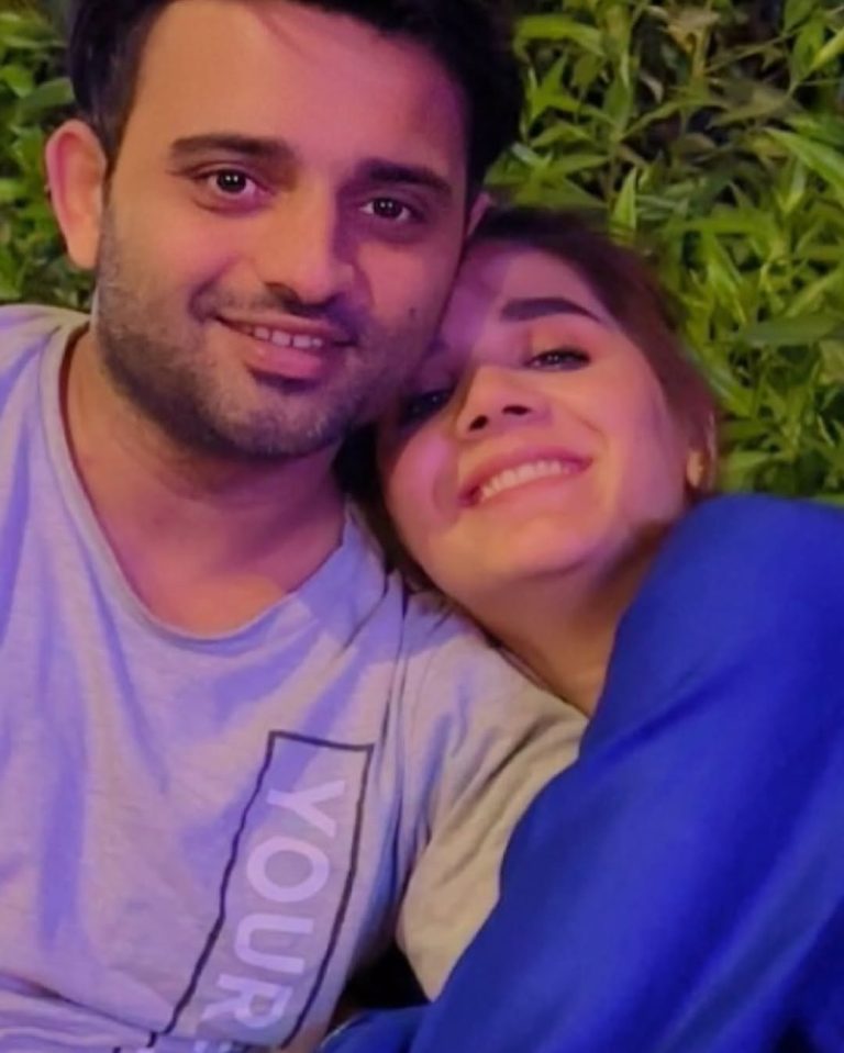 Kiran Ashfaque Hussein Dar Shares Pictures With Husband On Anniversary ...