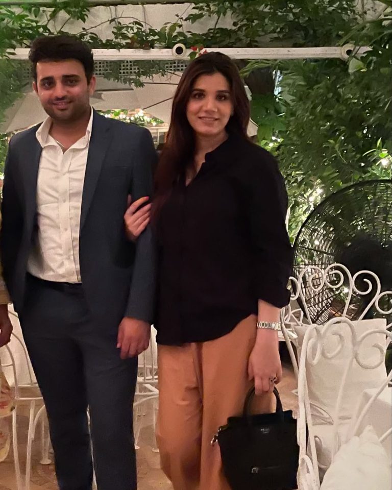 Kiran Ashfaque Hussein Dar Shares Pictures With Husband On Anniversary ...