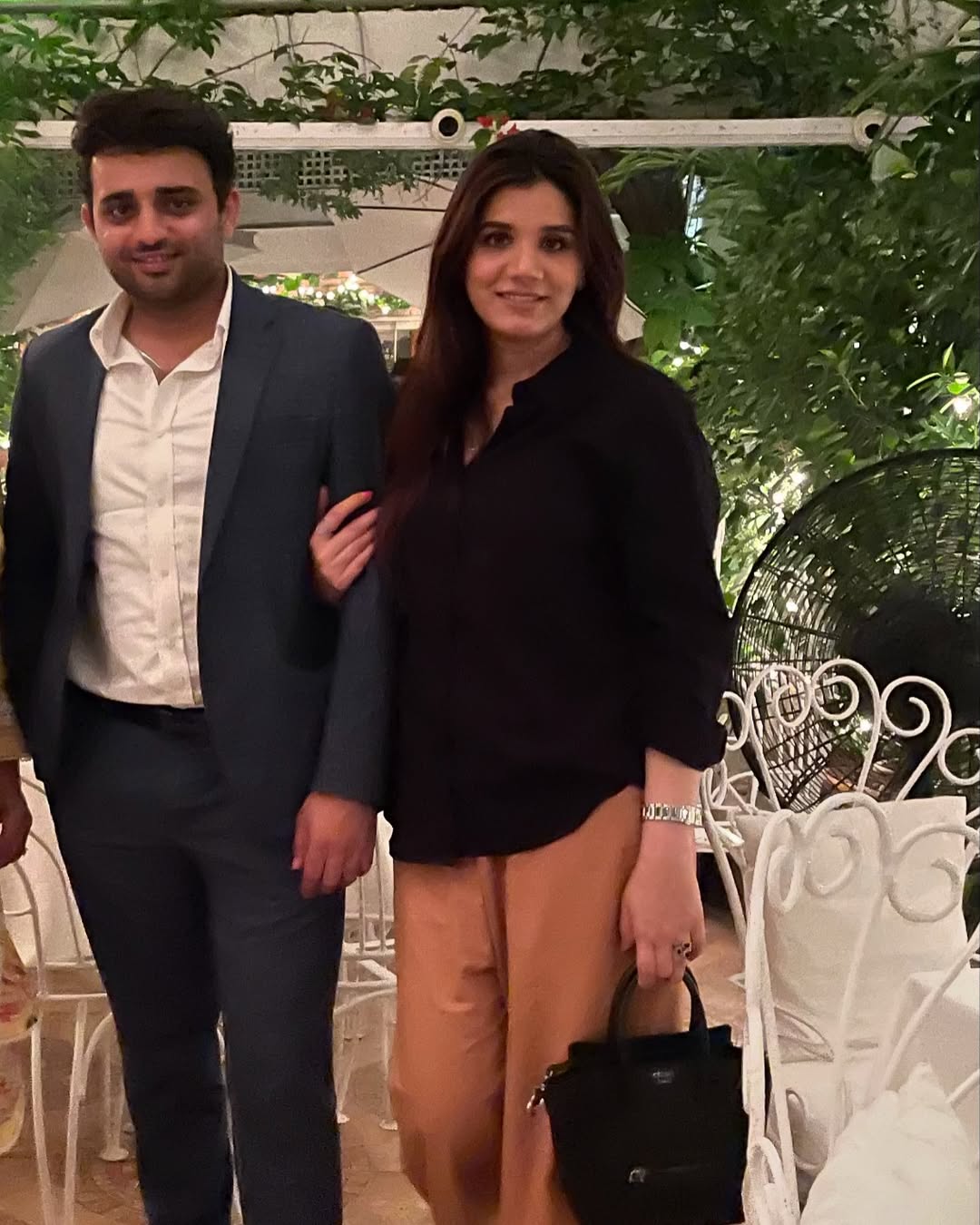 Kiran Ashfaque Hussein Dar Shares Pictures With Husband On Anniversary ...