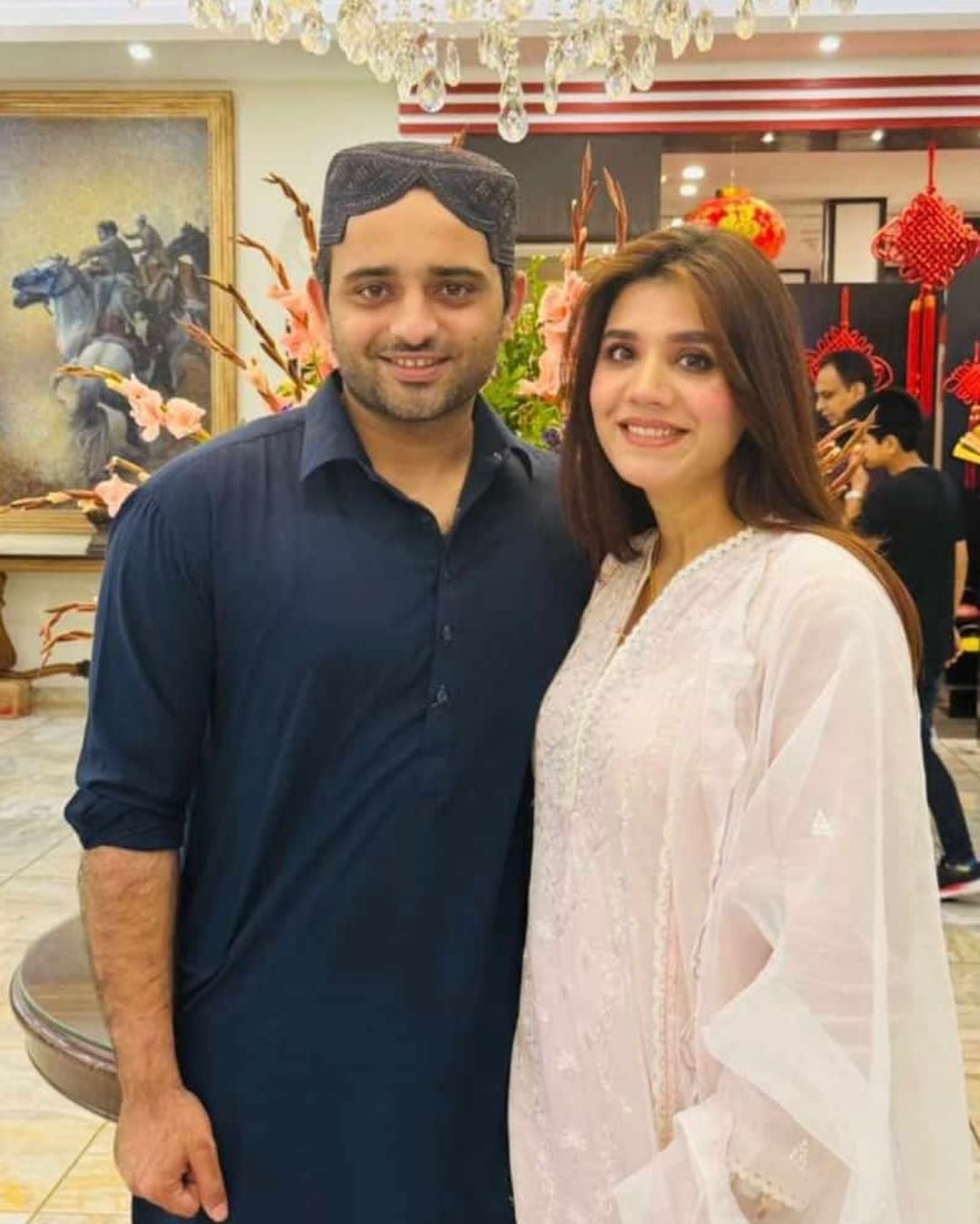 Kiran Ashfaque Hussein Dar Shares Pictures With Husband On Anniversary ...