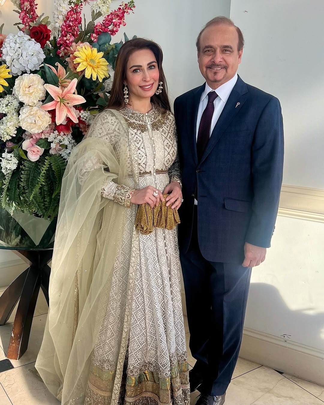 Reema Khan Attends Wedding with Husband in USA | Reviewit.pk