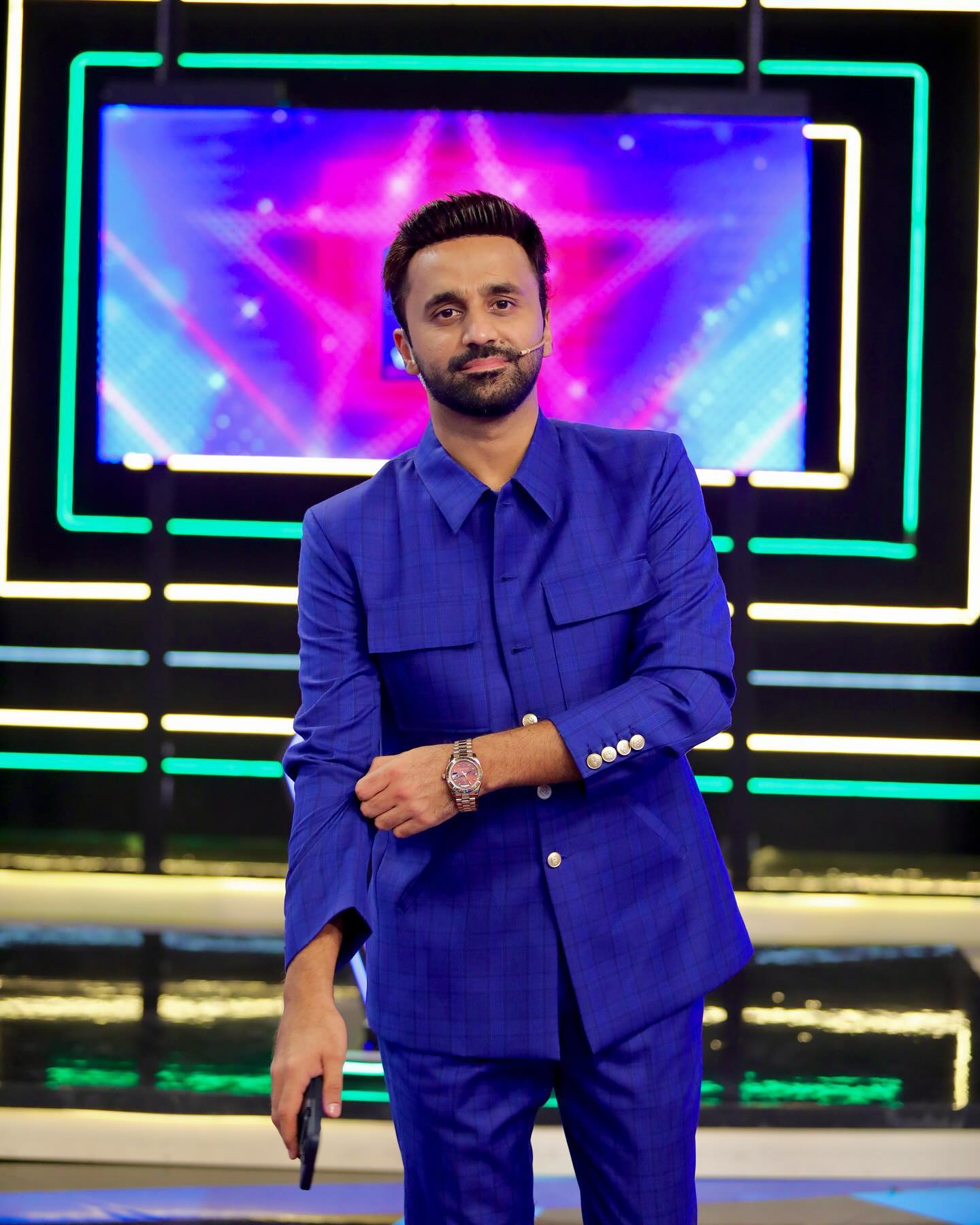 Waseem Badami Shares Childhood Naat Video | Reviewit.pk