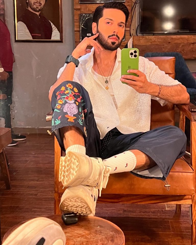 Yasir Hussain Calls Out Botoxed Pakistani Actors | Reviewit.pk