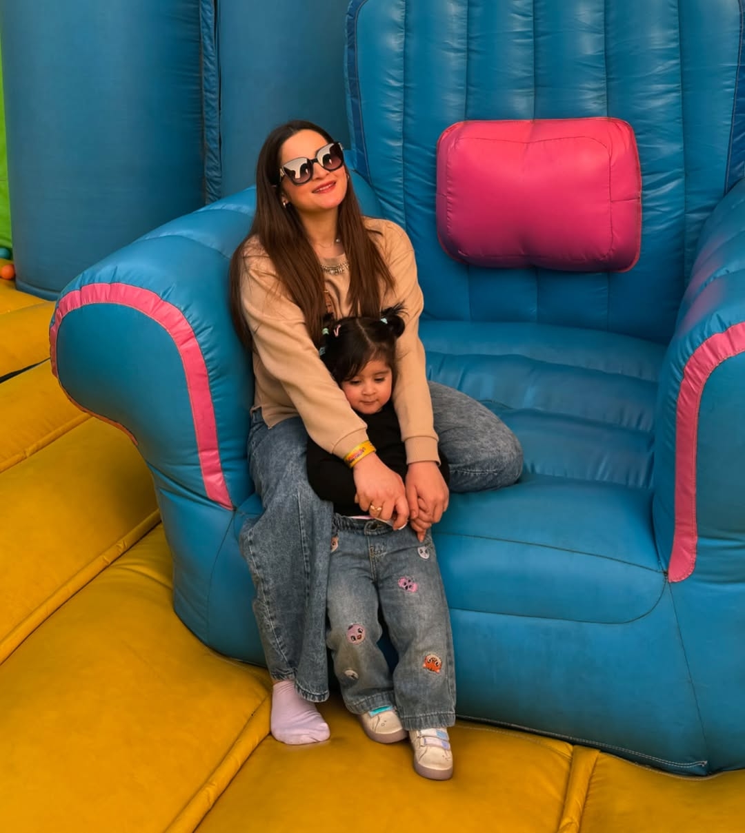Aiman Khan's Pictures with Her Daughters from Jumbo Jump | Reviewit.pk