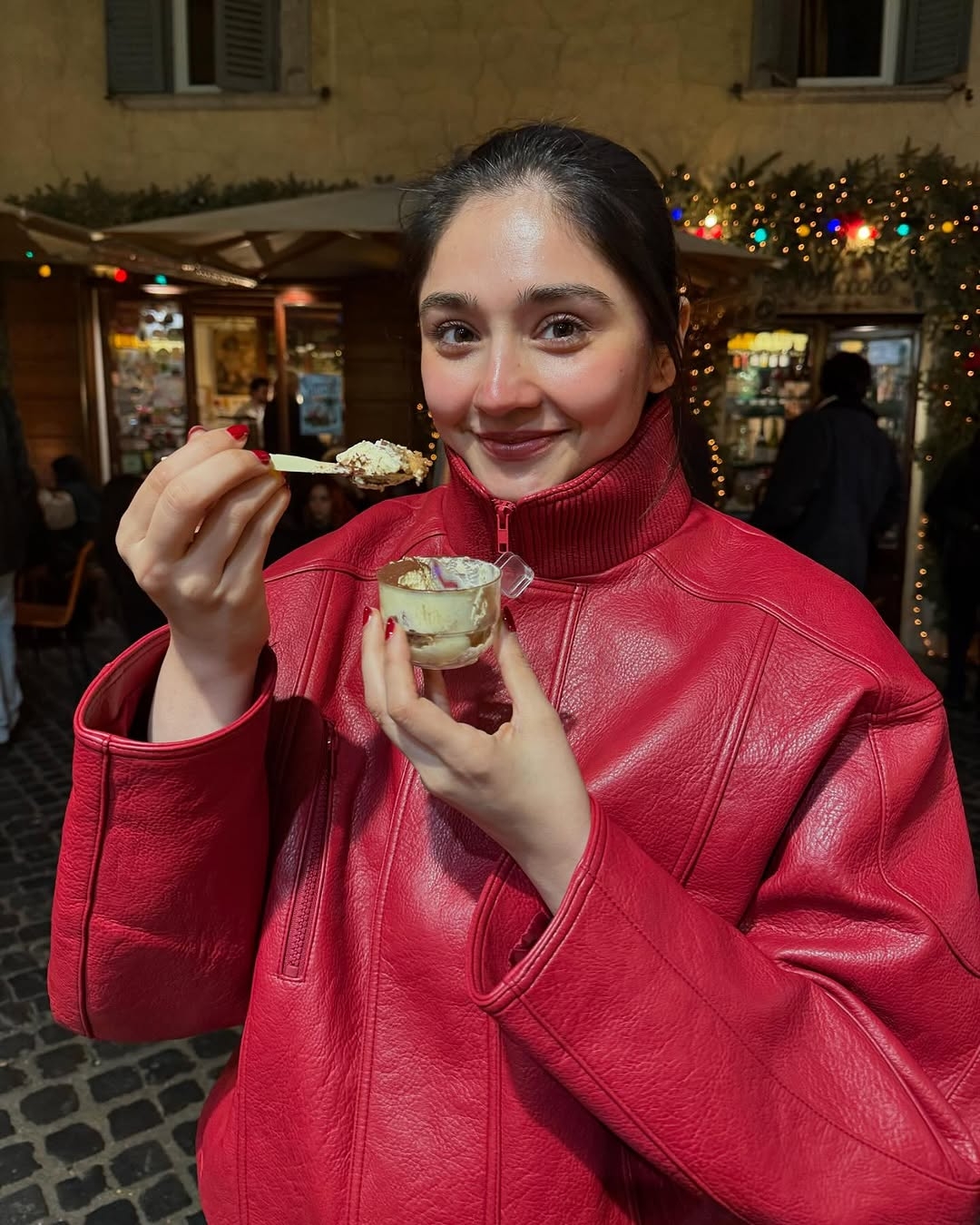 Durefishan Saleem Stunning Pictures from Her Italy Trip | Reviewit.pk