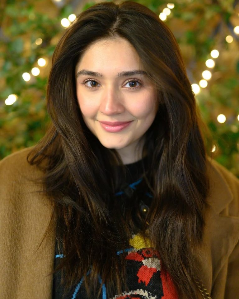 Durefishan Saleem Stunning Pictures from Her Italy Trip | Reviewit.pk