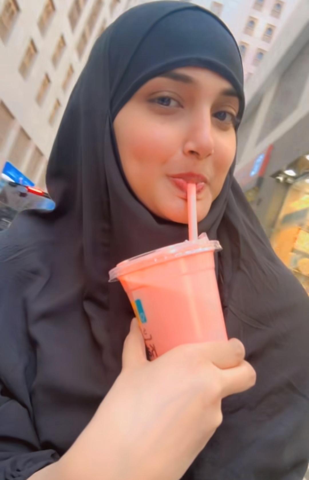Kiran Tabeir Pictures from Umrah Trip with Family | Reviewit.pk