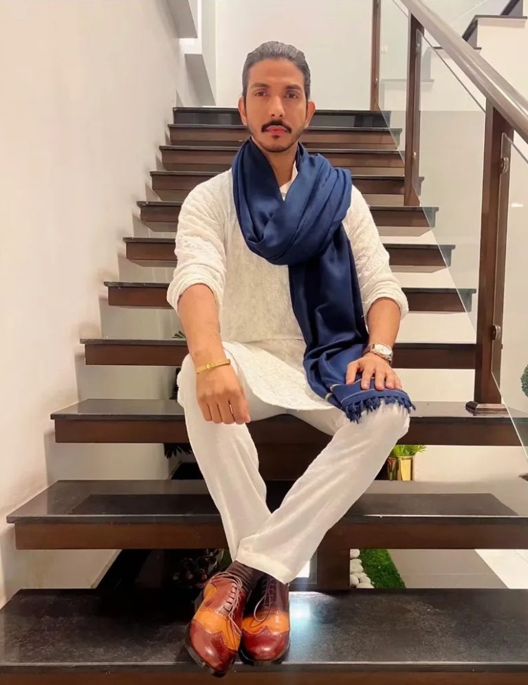 Mohsin Abbas Haider Slams Family’s Cold Response at Father’s Funeral | Reviewit.pk