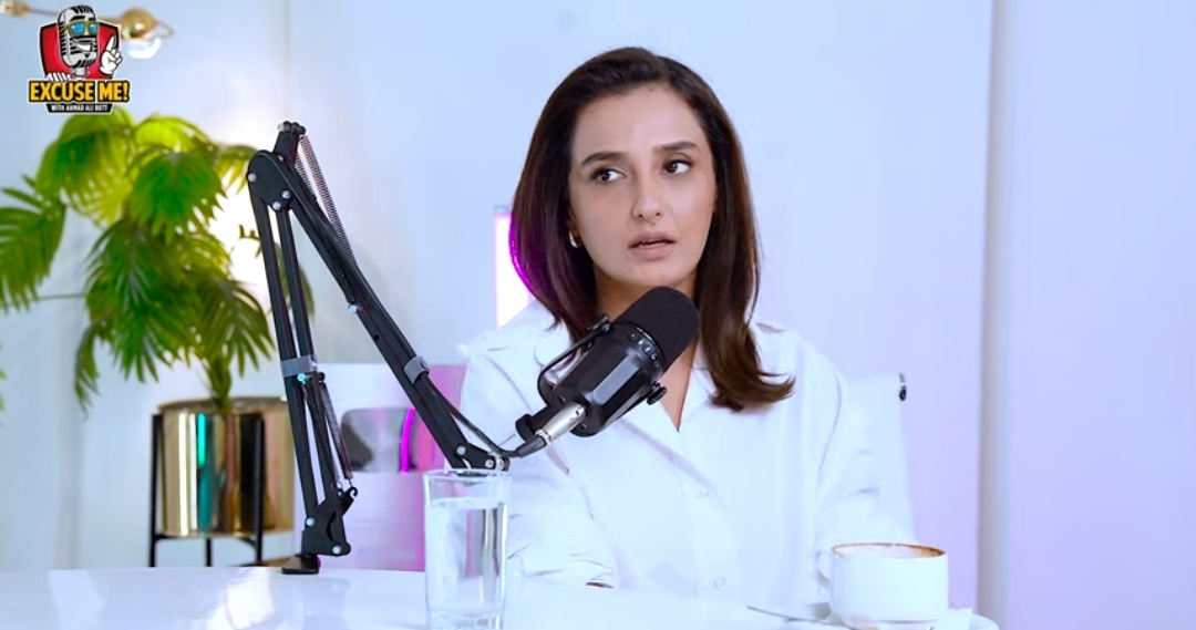 Does Momal Sheikh Blame Father Javed Sheikh for Past Neglect | Reviewit.pk