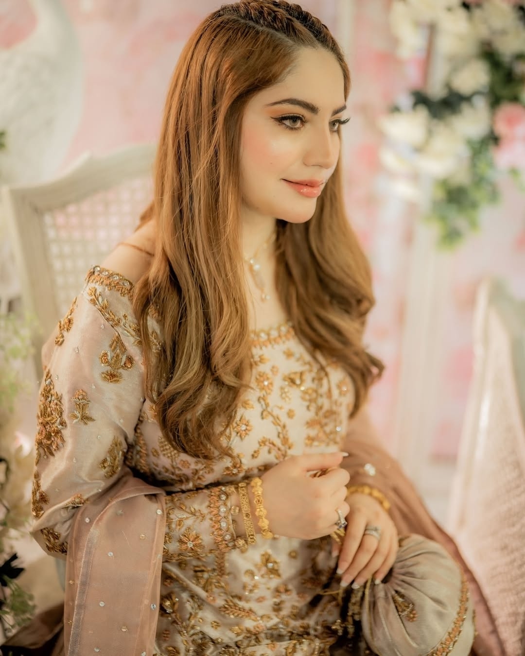 Neelam Muneer Shares HD Pictures from Her Dua e Khair | Reviewit.pk