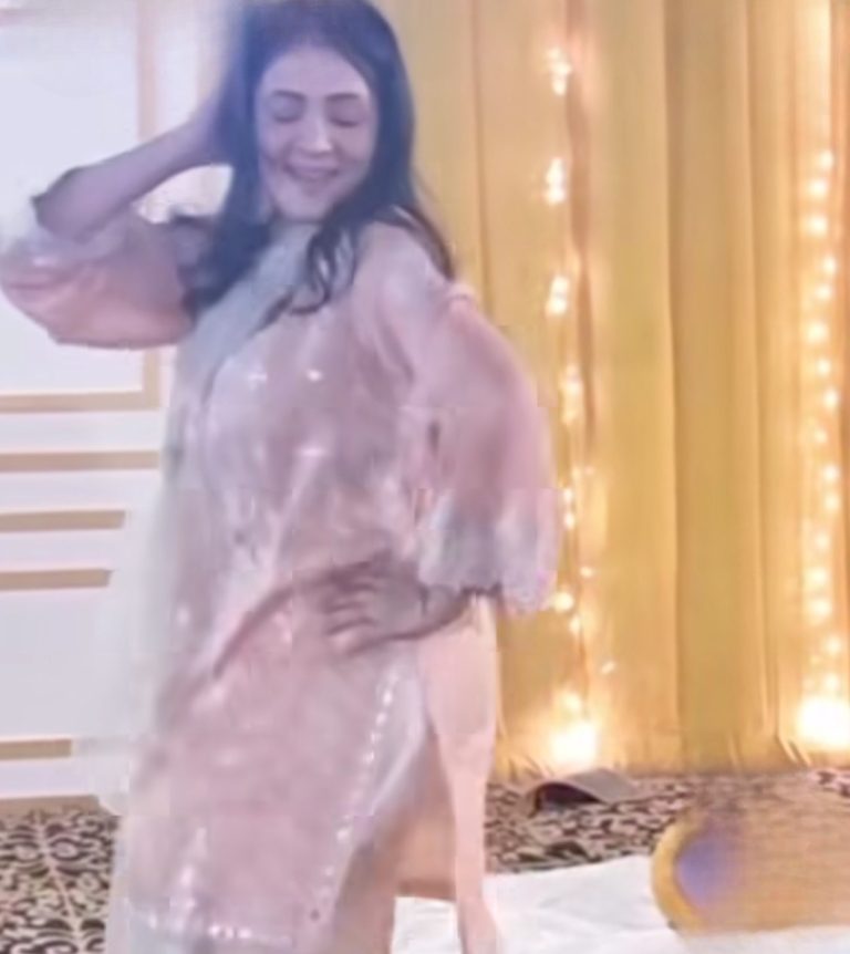 Saima Qureshi Criticized for Her Viral Dance in Wedding | Reviewit.pk