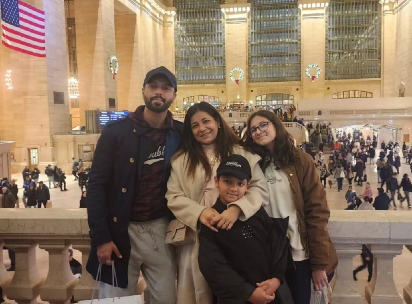 Fahad Mustafa With Family In New York | Reviewit.pk