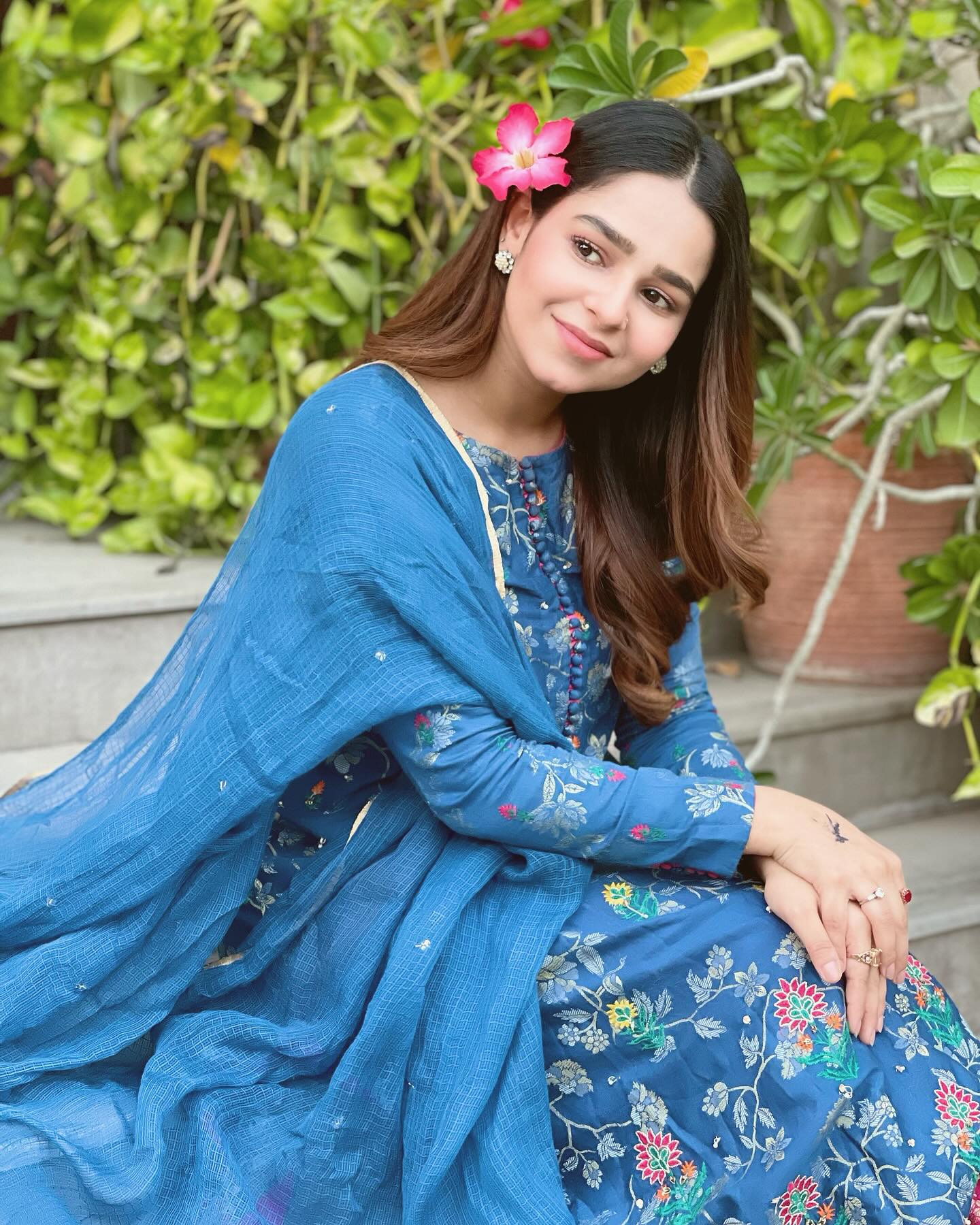 Hareem Sohail Shines In Green At Her Mehndi | Reviewit.pk