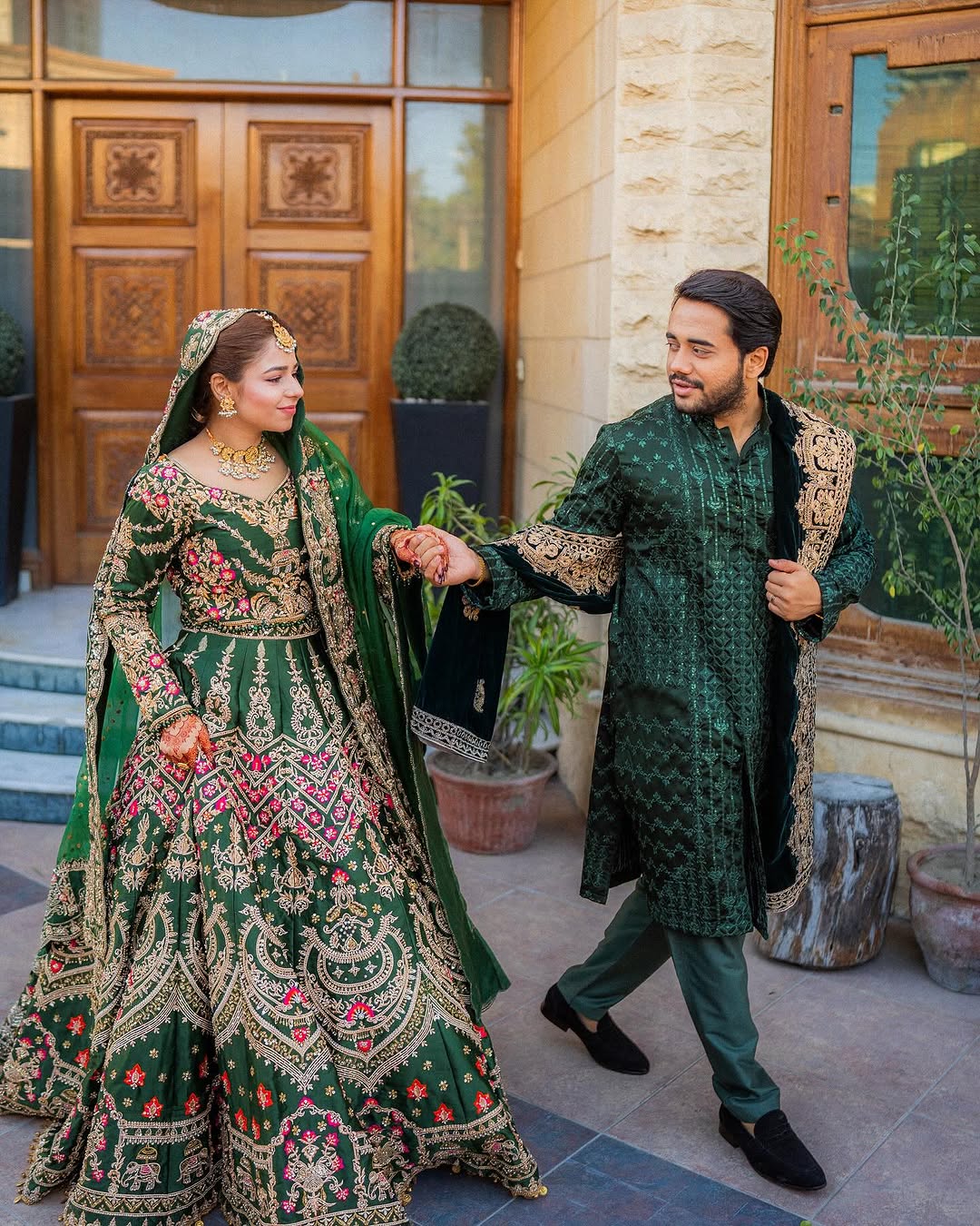 Hareem Sohail Shines In Green At Her Mehndi | Reviewit.pk