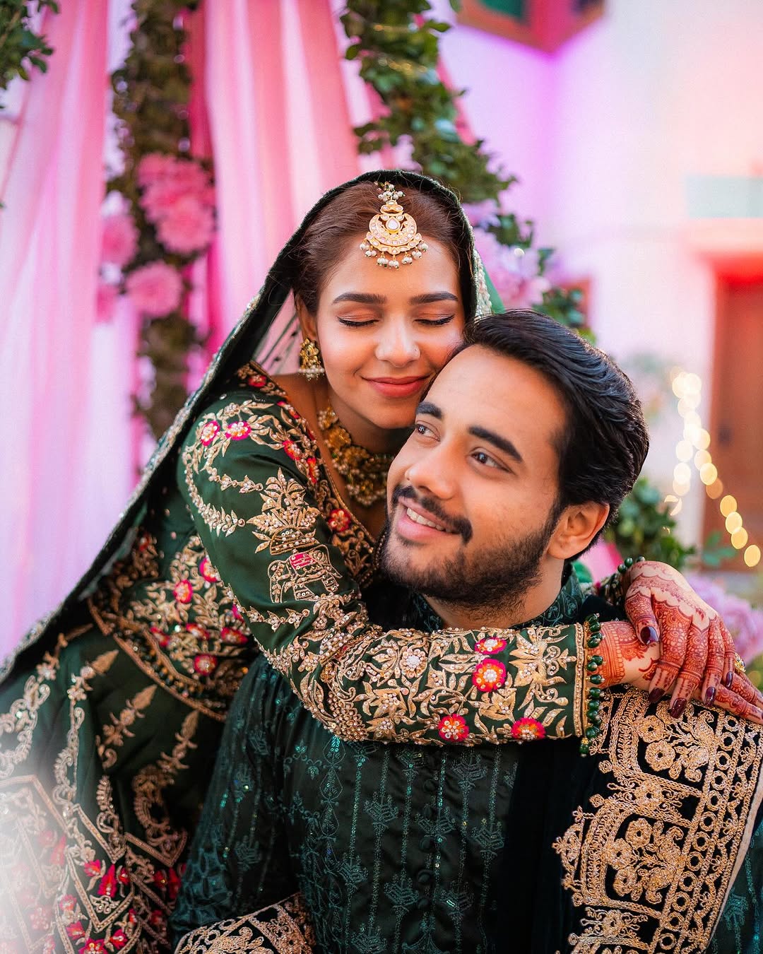 Hareem Sohail Shines In Green At Her Mehndi | Reviewit.pk