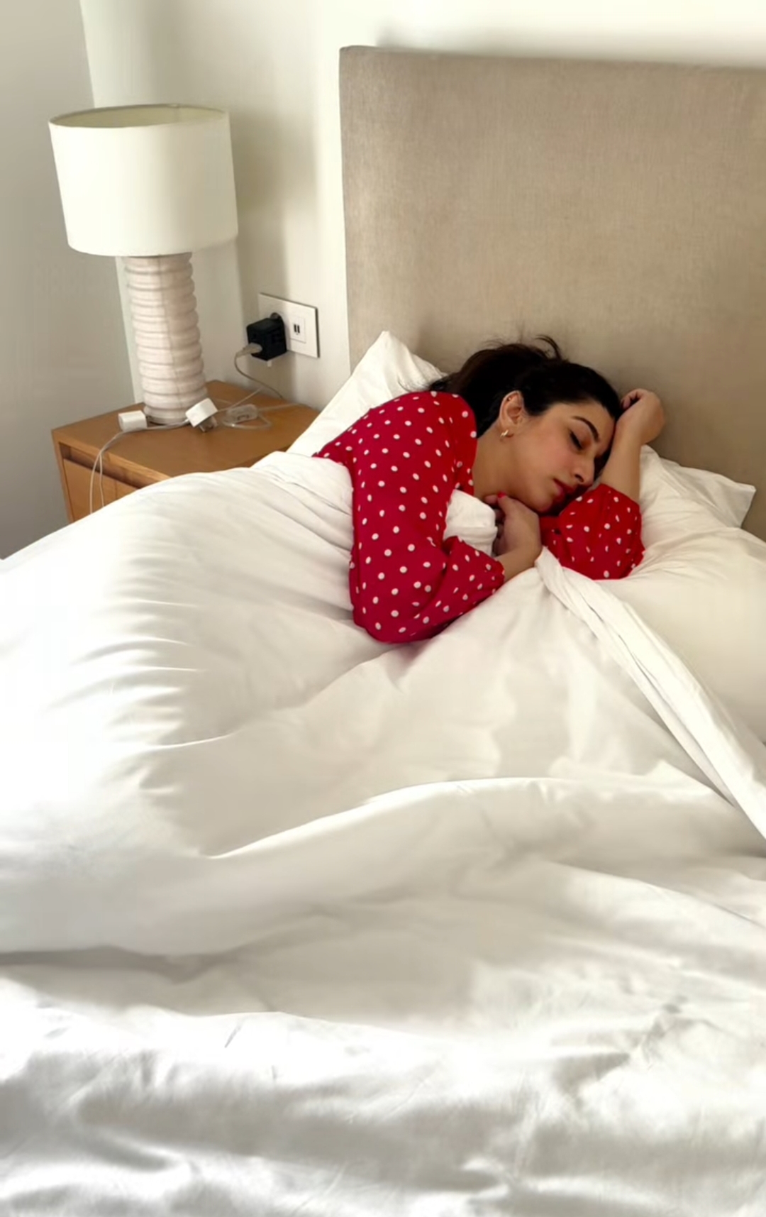 Mariyam Nafees Shares Video of Her Pregnancy Journey | Reviewit.pk