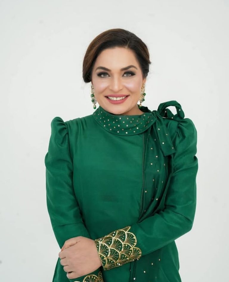 Meera Defends Moammar Rana After Recent Drunken Viral Video | Reviewit.pk