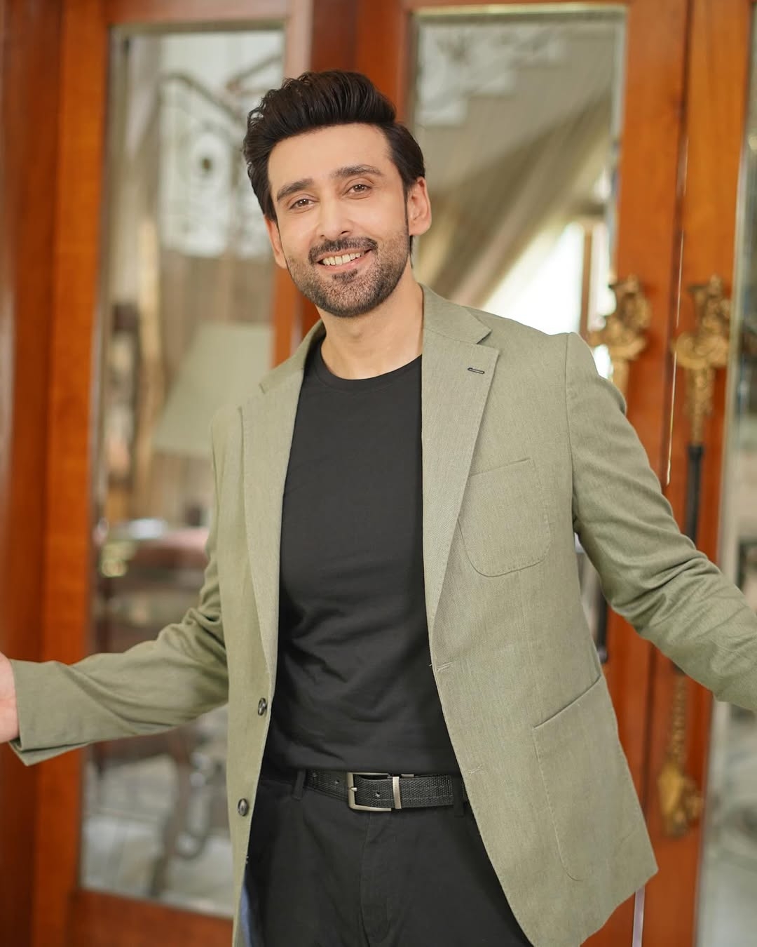 Sami Khan Introduces His Adorable Son to Fans | Reviewit.pk
