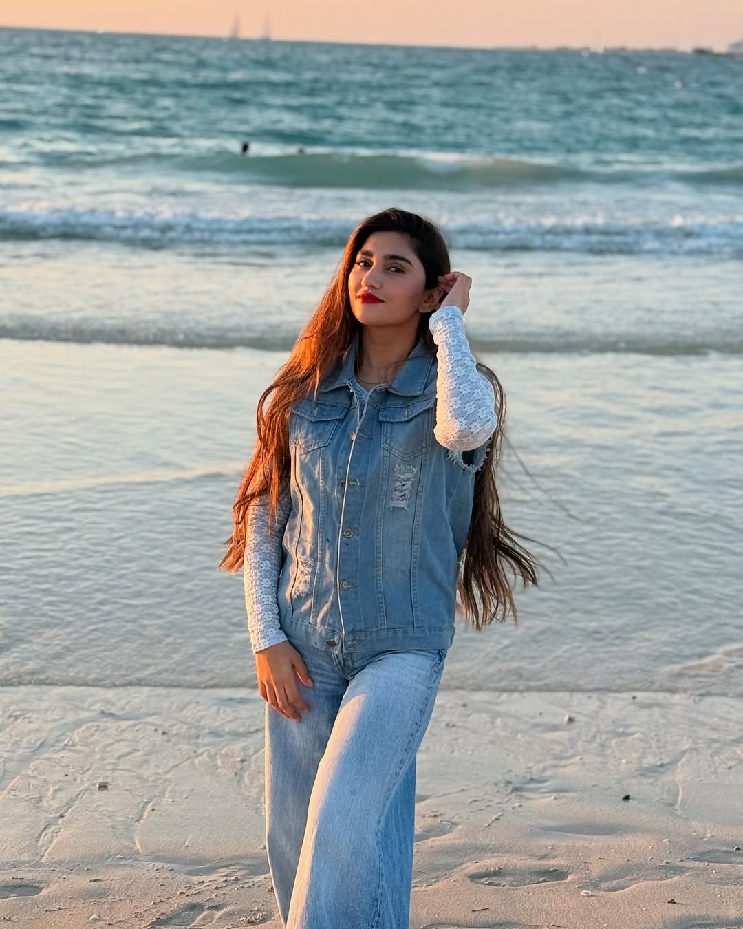 Hassan Ali Family Pictures from Jumeirah Beach, Dubai | Reviewit.pk