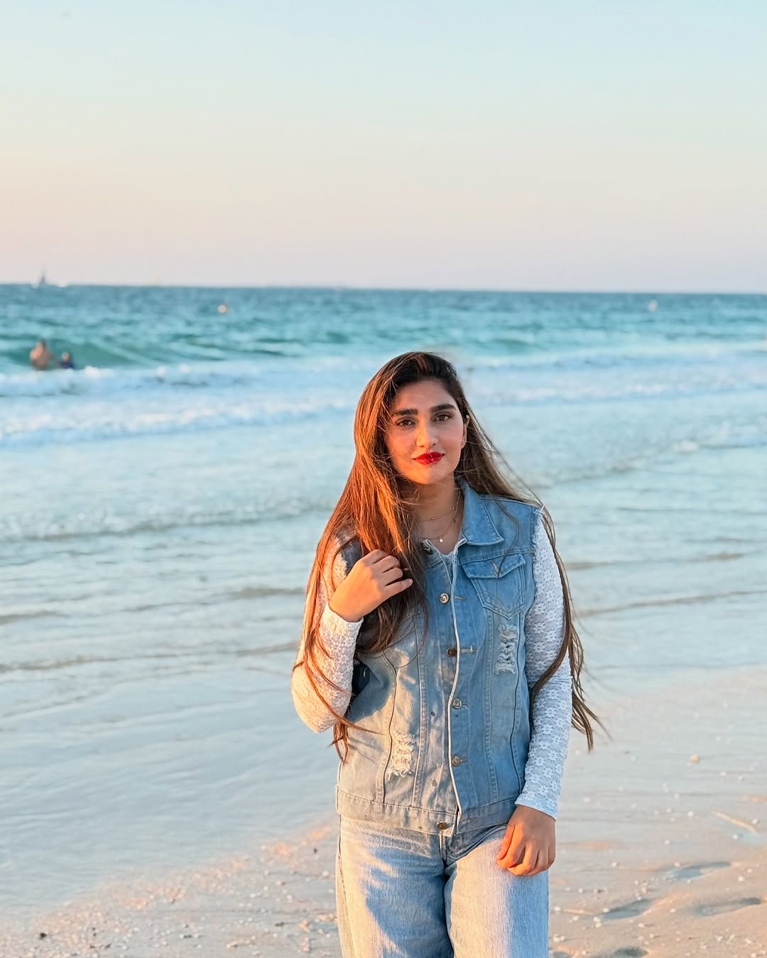 Hassan Ali Family Pictures from Jumeirah Beach, Dubai | Reviewit.pk