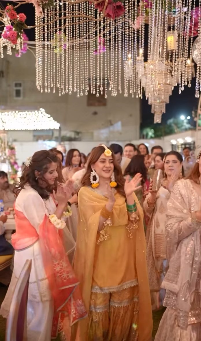 Kubra Khan and Gohar Rasheed Mayun Video | Reviewit.pk