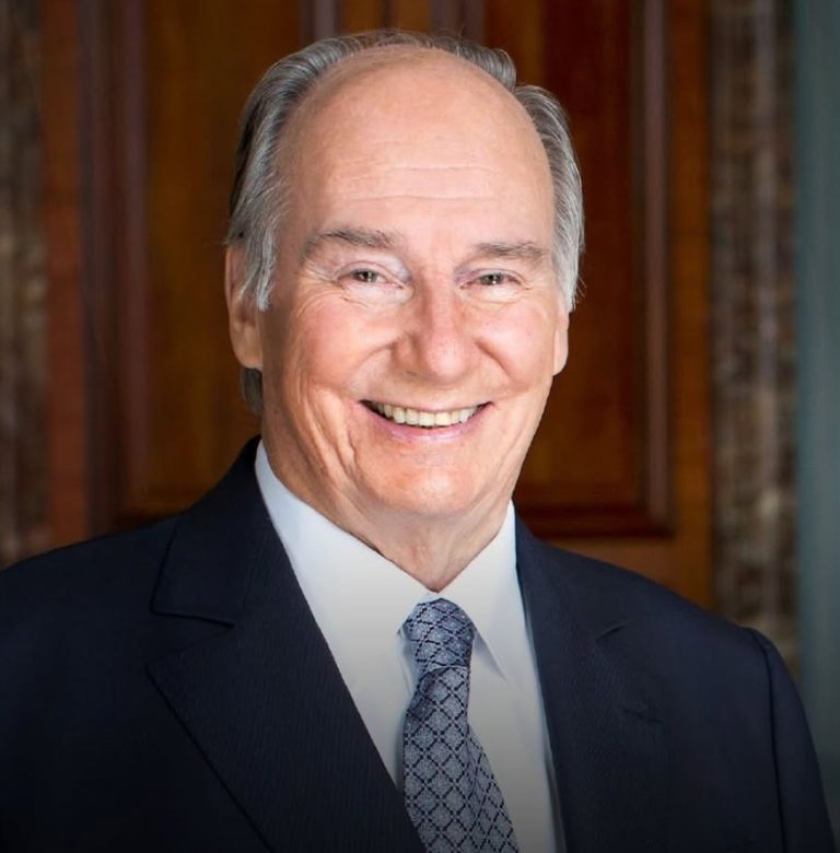 Prince Karim Aga Khan Passes Away | Reviewit.pk
