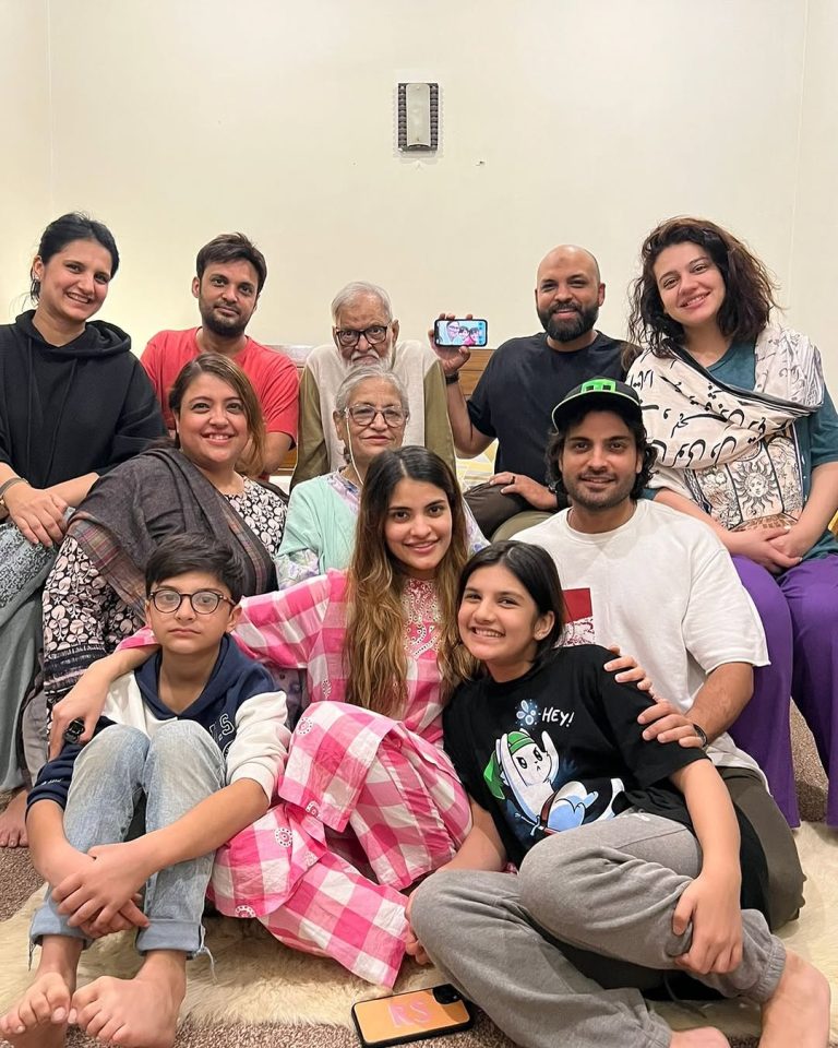 Asad Siddiqui Shares Emotional Memories With Late Father | Reviewit.pk